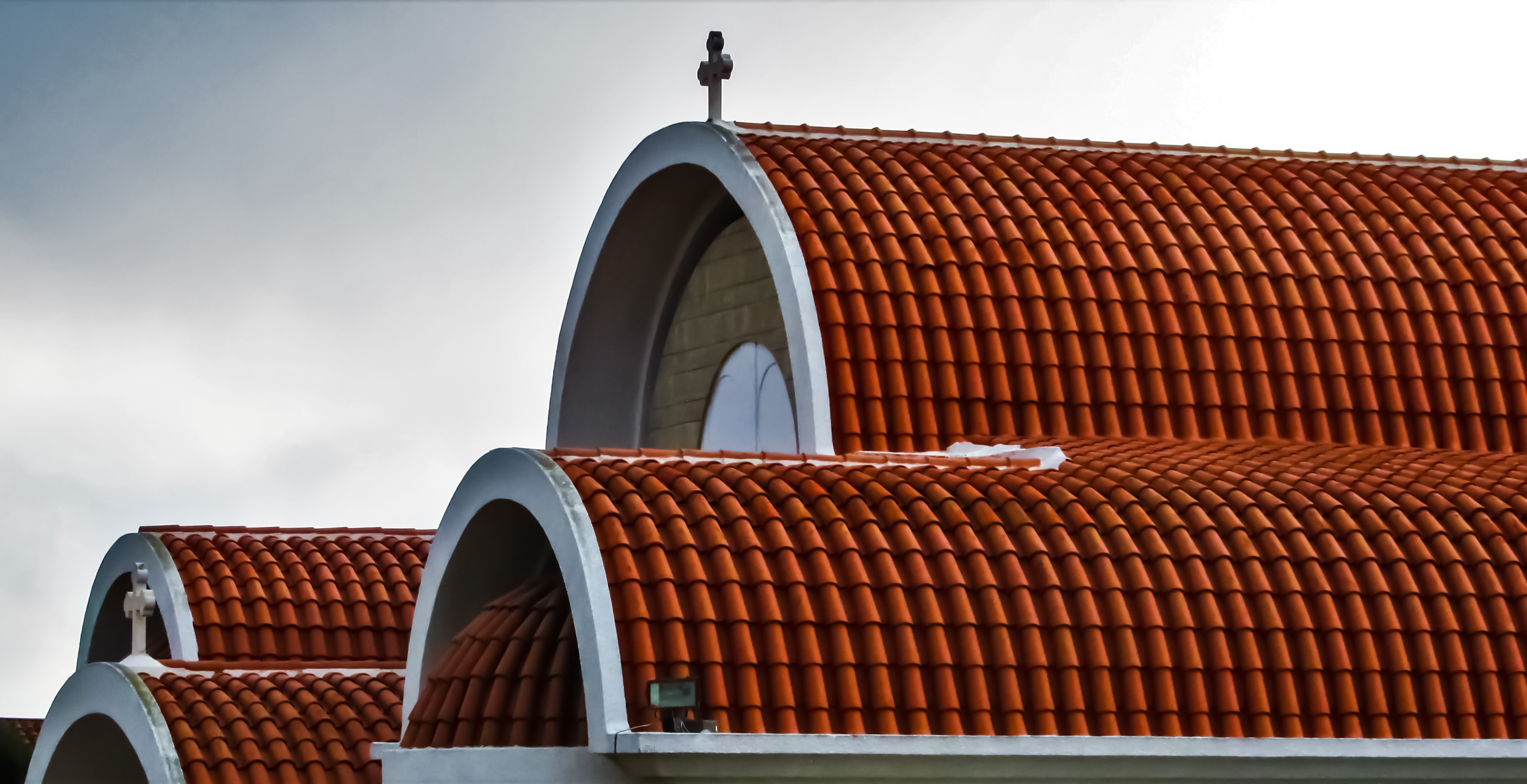 Dome roof: rafter system design, advantages and disadvantages