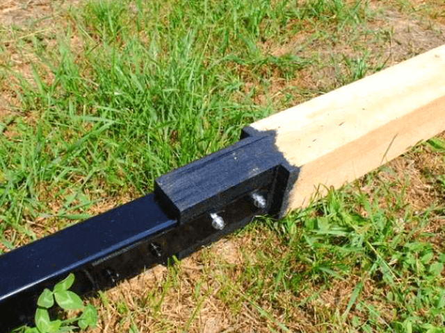 Hvordan installere tre gjerdestolper riktig: arbeidsordre